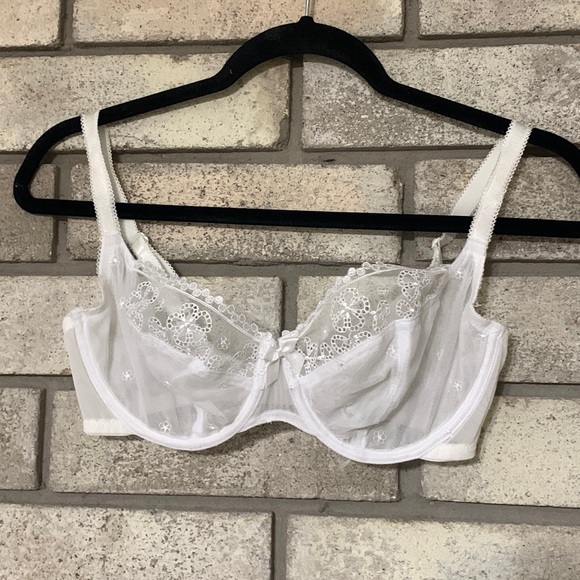 cleo | Intimates & Sleepwear | 3for2 Bra Has Underwire 32e | Poshmark